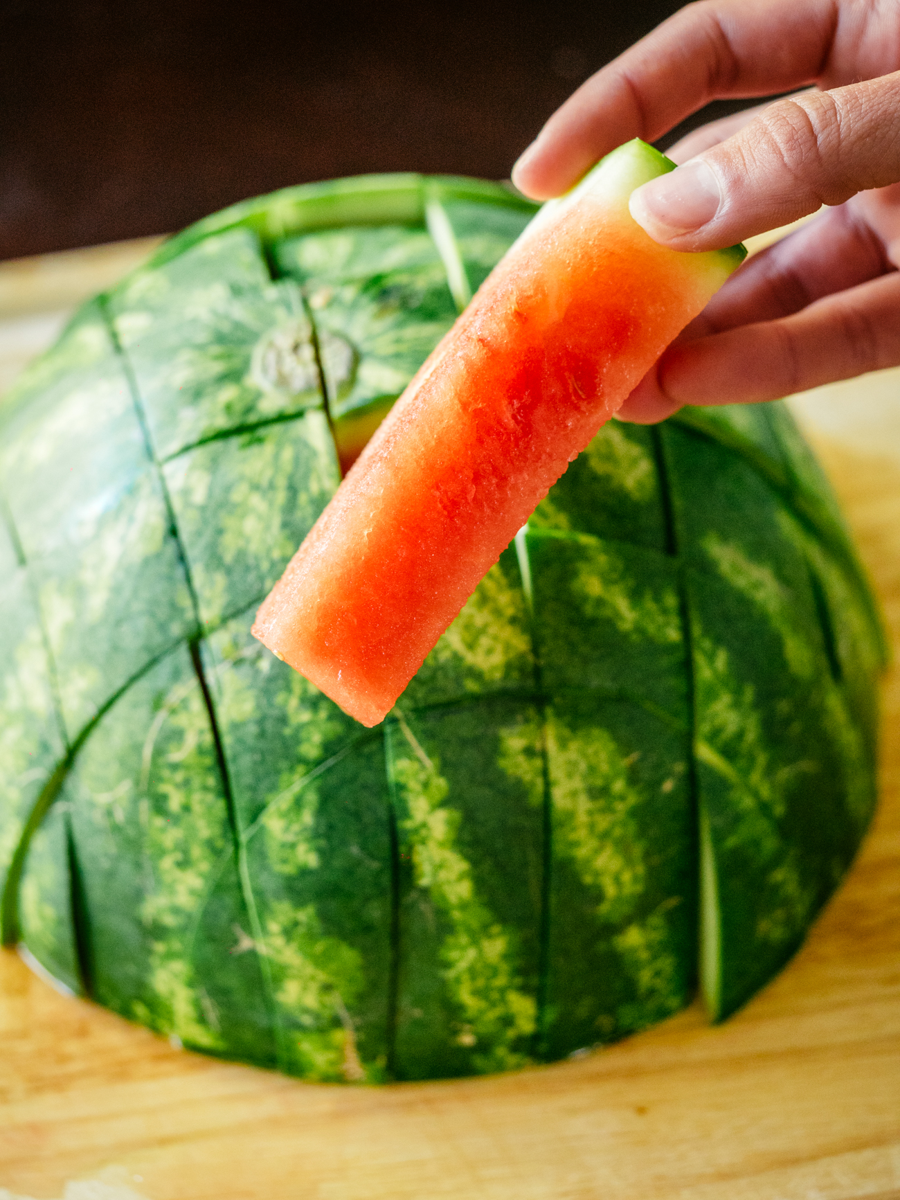How To Cut Watermelon 99easyrecipes How To Cut Watermelon 99easyrecipes