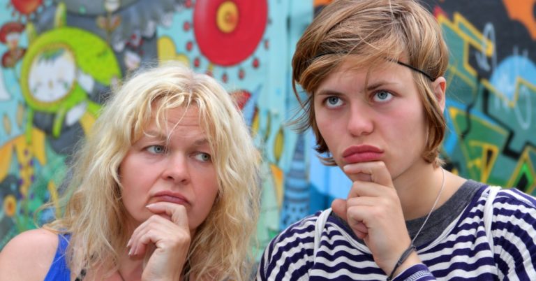 Echopraxia: O que é e o que você precisa saber sobre isso | The Autism ...